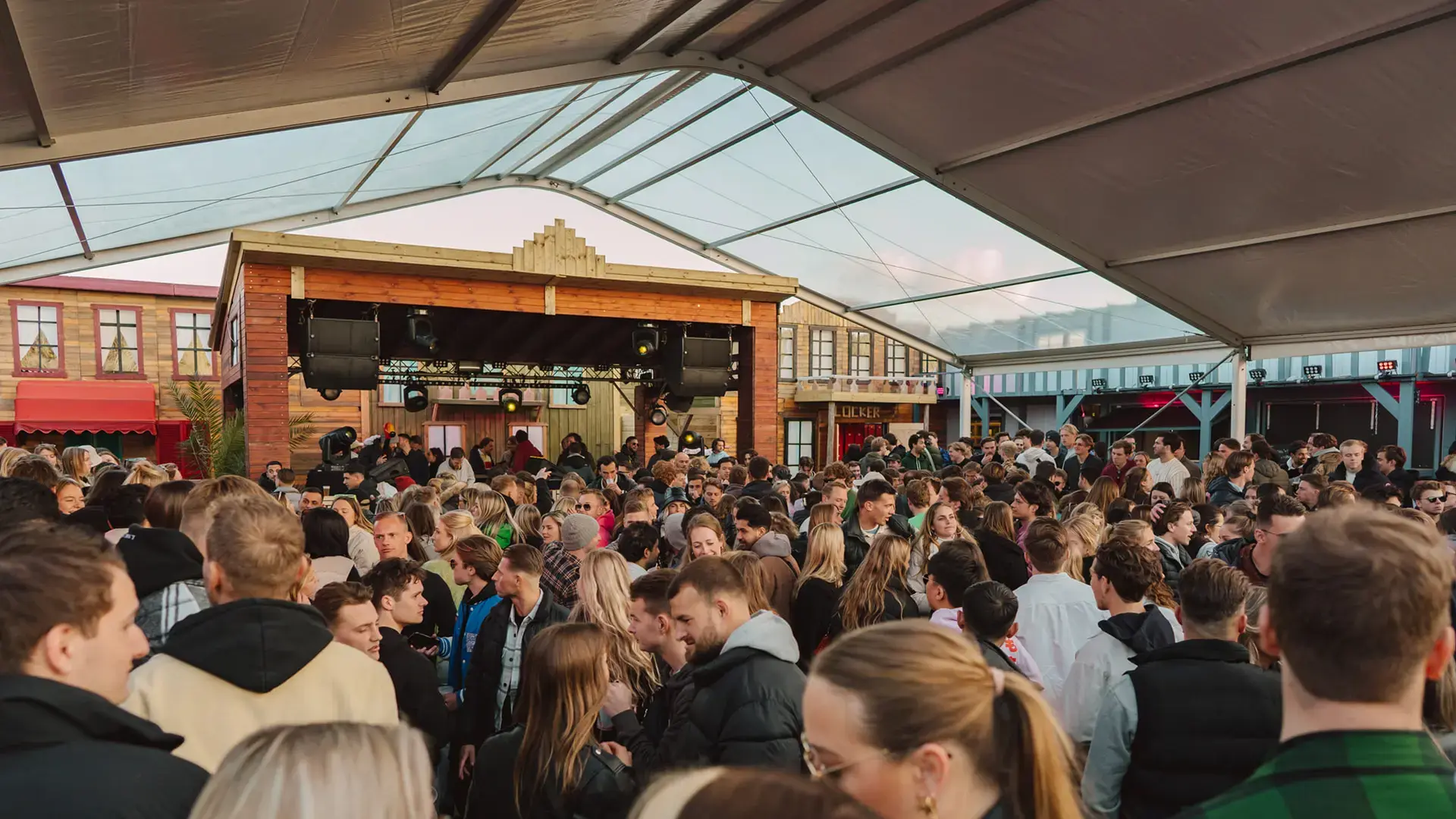 De booghal bij Colorado Charlie - TenD Tentverhuur